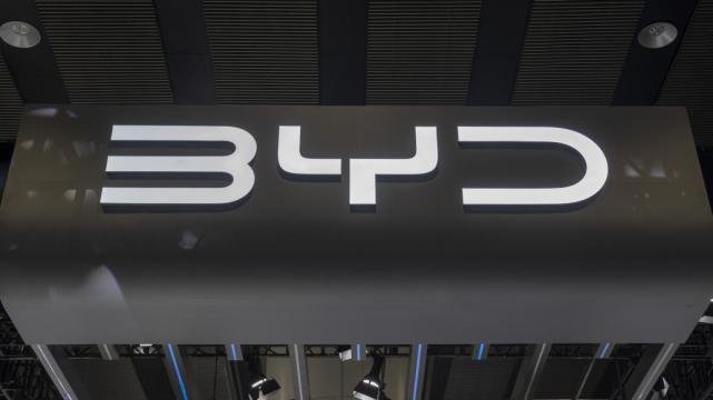 比亚迪预计去年营收超4200亿元，净利增超4倍至少160亿元_凤凰网