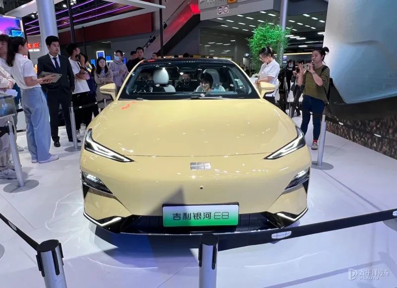 车长5米！吉利银河E8正式亮相！搭45英寸8K超大屏+8295芯片…_凤凰网汽车_凤凰网