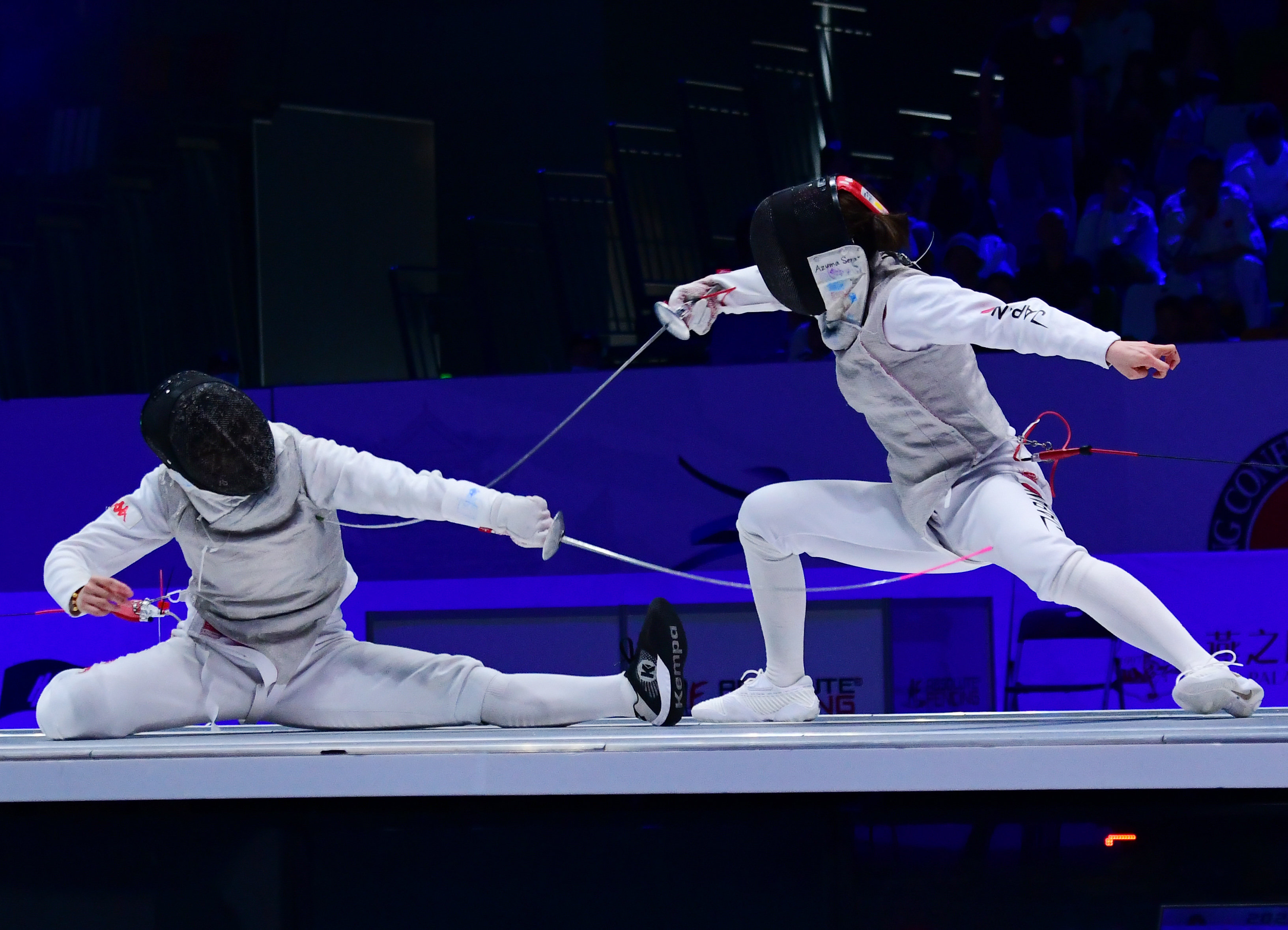 击剑——亚洲锦标赛：中国队夺得女子花剑团体银牌_凤凰网