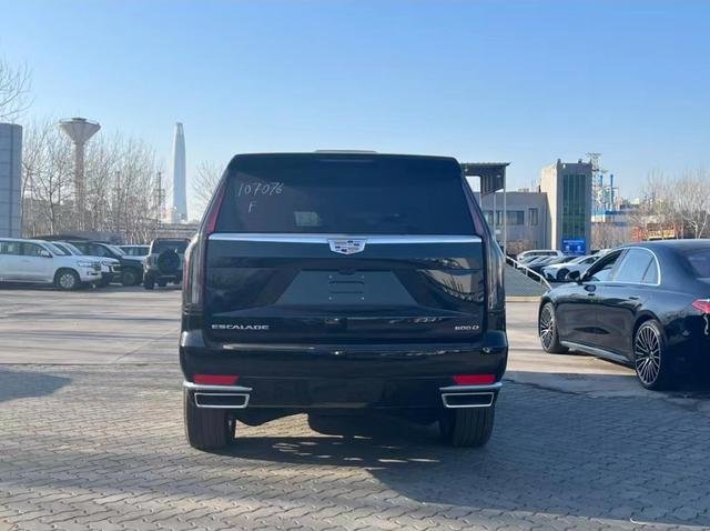 2023款凯雷德美规版实车曝光：搭3.0T V6柴油机+10AT！路上焦点？_凤凰网