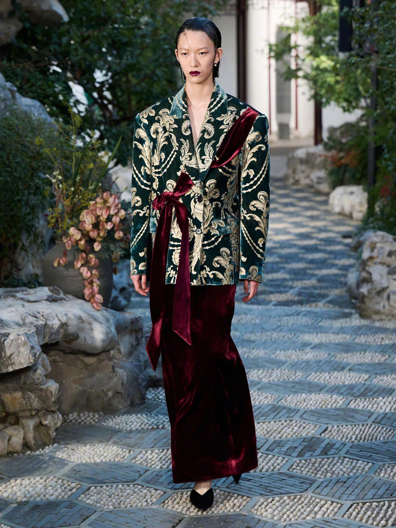 近日，M essential @MessentialOfficial_凤凰网