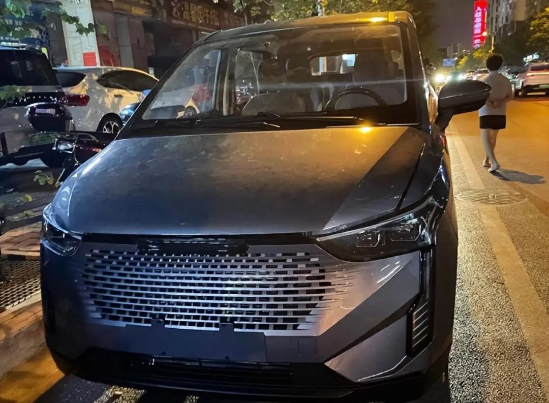 五菱全新平价MPV曝光，取名菱势G200，1.6L混动+侧滑门，心动吗？_凤凰网汽车_凤凰网