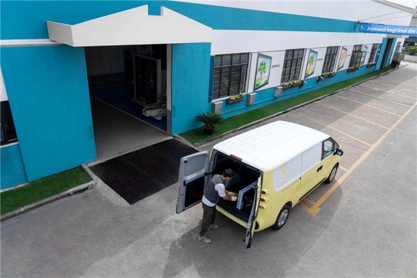 上汽大通MAXUS大拿V1对比开瑞海豚EV，物流运输用车选哪款好？_凤凰网区域_凤凰网