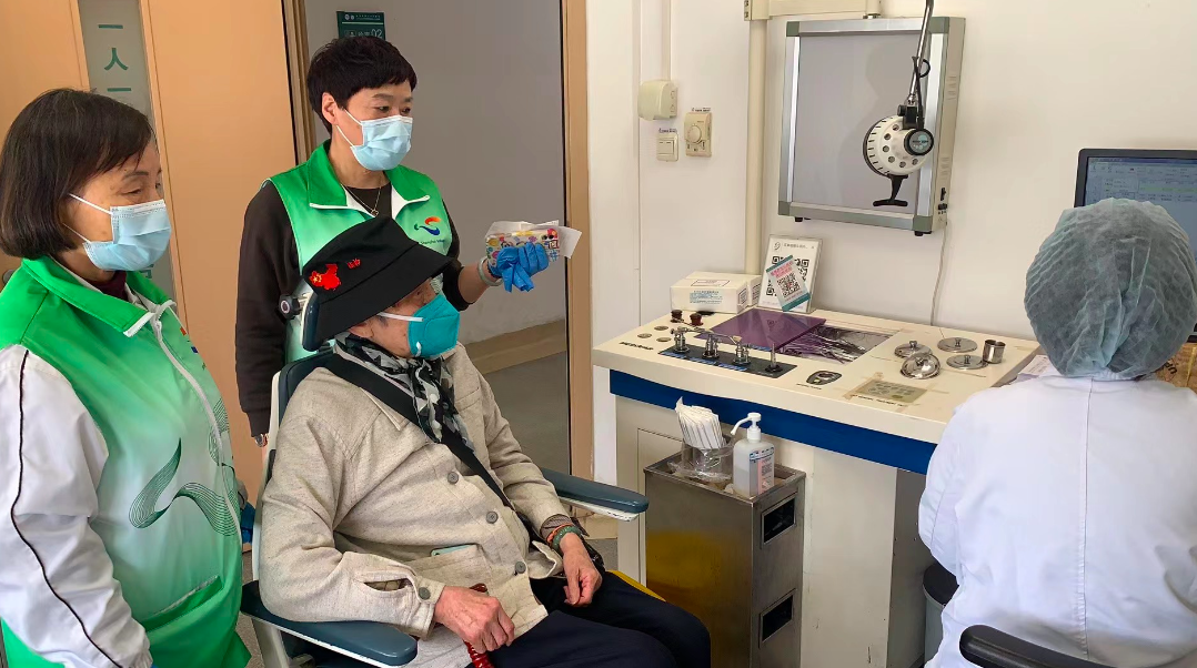 上海市六医院试点“陪诊”志愿服务，解独居老人就医难_凤凰网