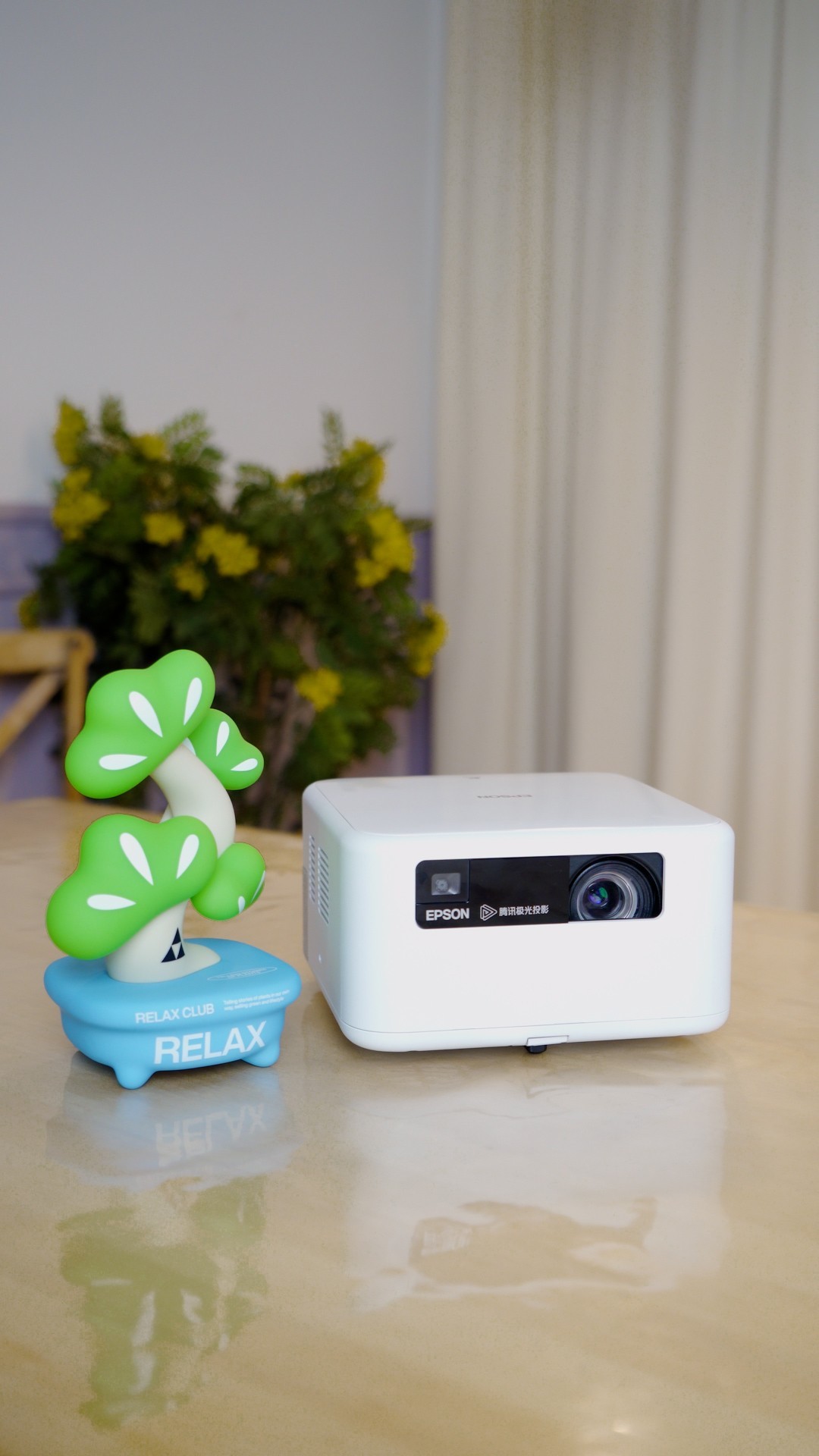 全彩优等生爱普生EF-15投影机 用松弛感唤醒多巴胺_凤凰网