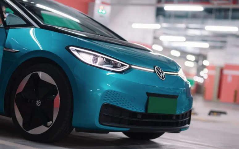 奔驰smart、比亚迪海豚和ID3哪个好？2023款ID3好看又好开_凤凰网