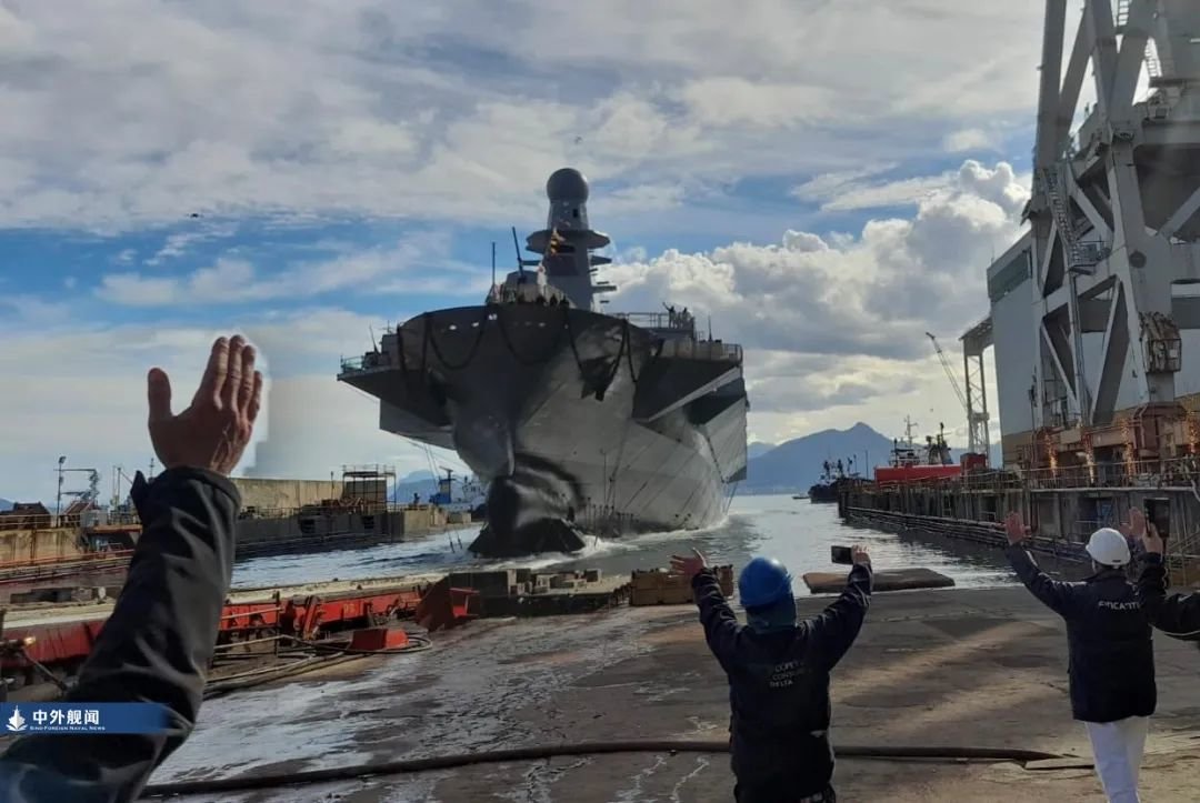 海湾地区首艘“小平顶”下水_凤凰网军事_凤凰网