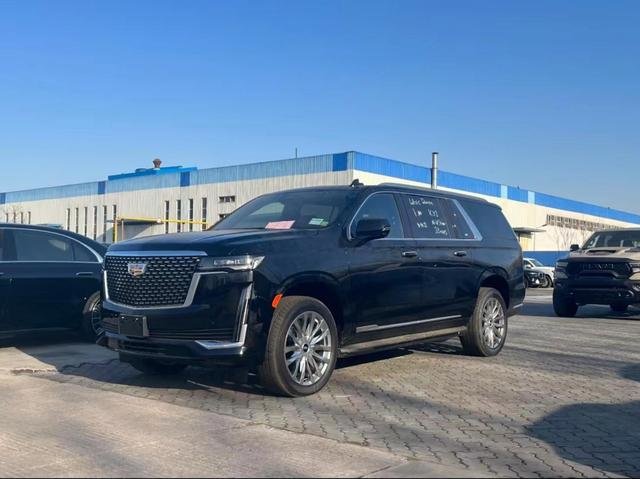 2023款凯雷德美规版实车曝光：搭3.0T V6柴油机+10AT！路上焦点？_凤凰网