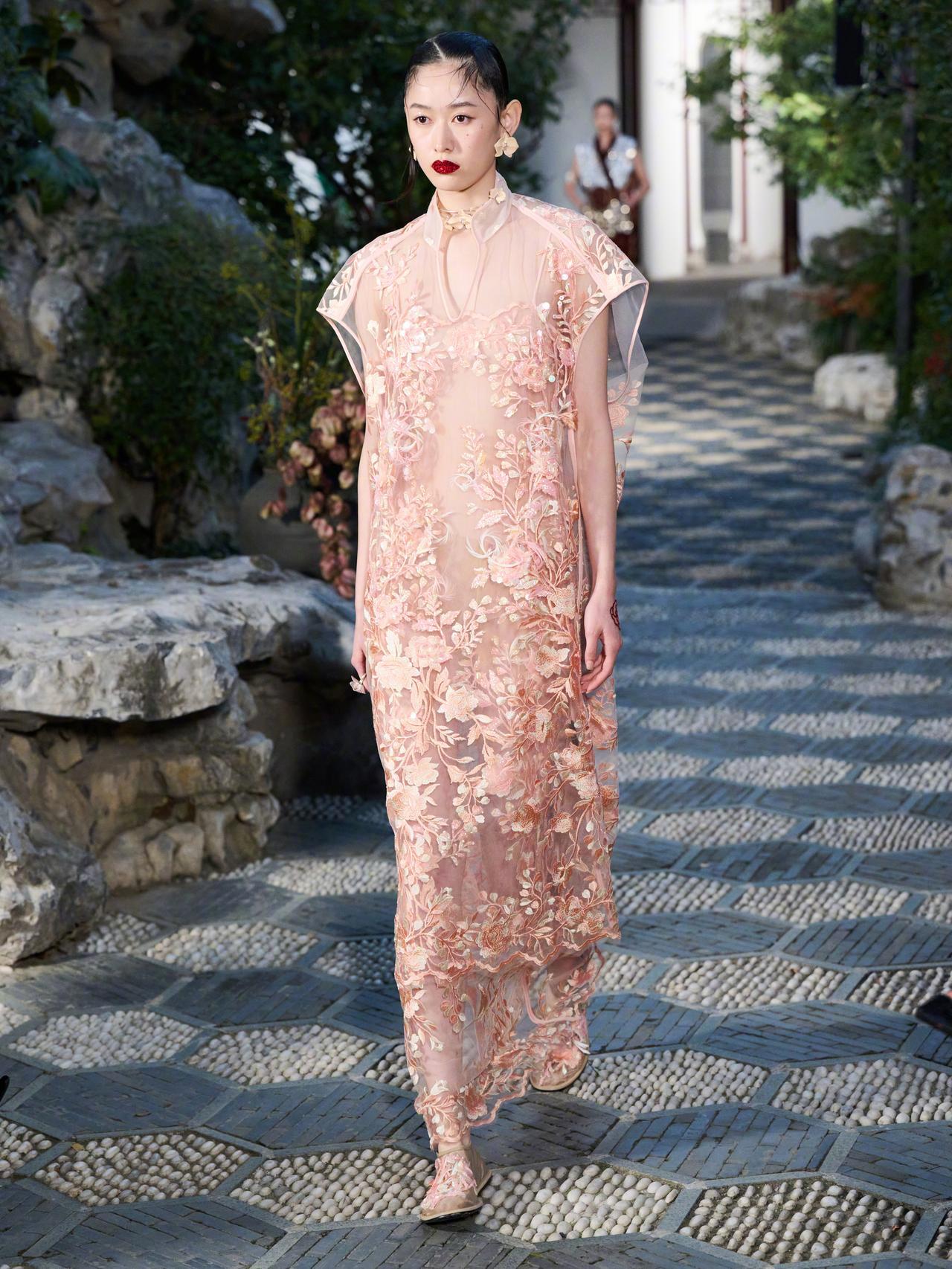 近日，M essential @MessentialOfficial_凤凰网