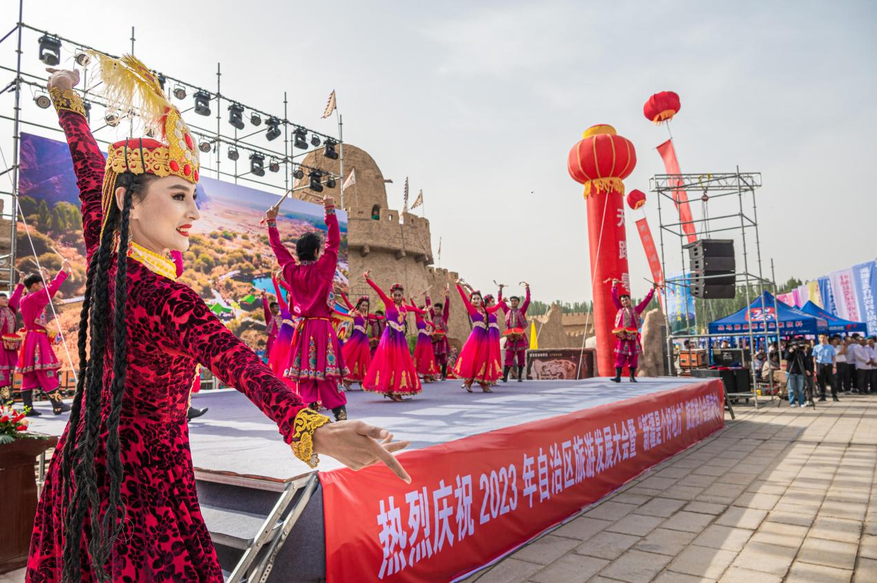 骑闯天路“勇者新藏”G219自行车极限赛暨 新藏线发车仪式启动_凤凰网区域_凤凰网