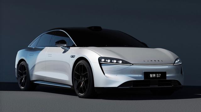 华为首款轿车——智界S7上市售24.98万起，续航855km，配800V平台_凤凰网汽车_凤凰网