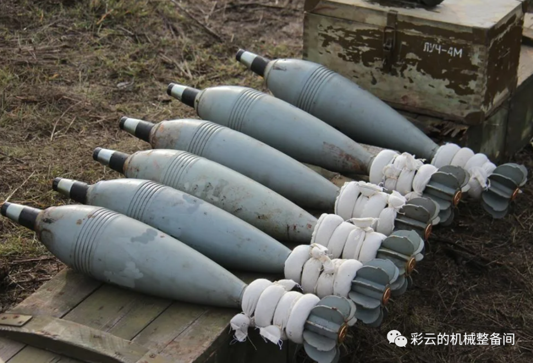 迫击炮弹发射药是怎么点燃的？装药号数是怎么调整的？