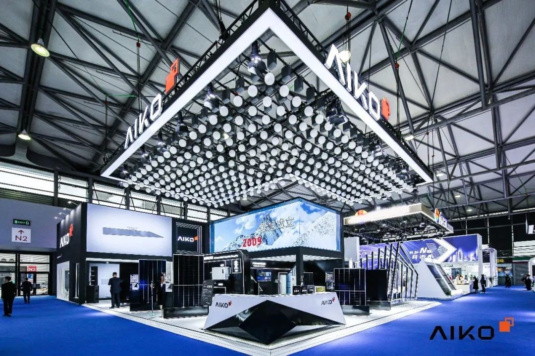 直击SNEC|爱旭24.27%转换效率组件引爆现场，品牌焕新驱动零碳时代变革_凤凰网