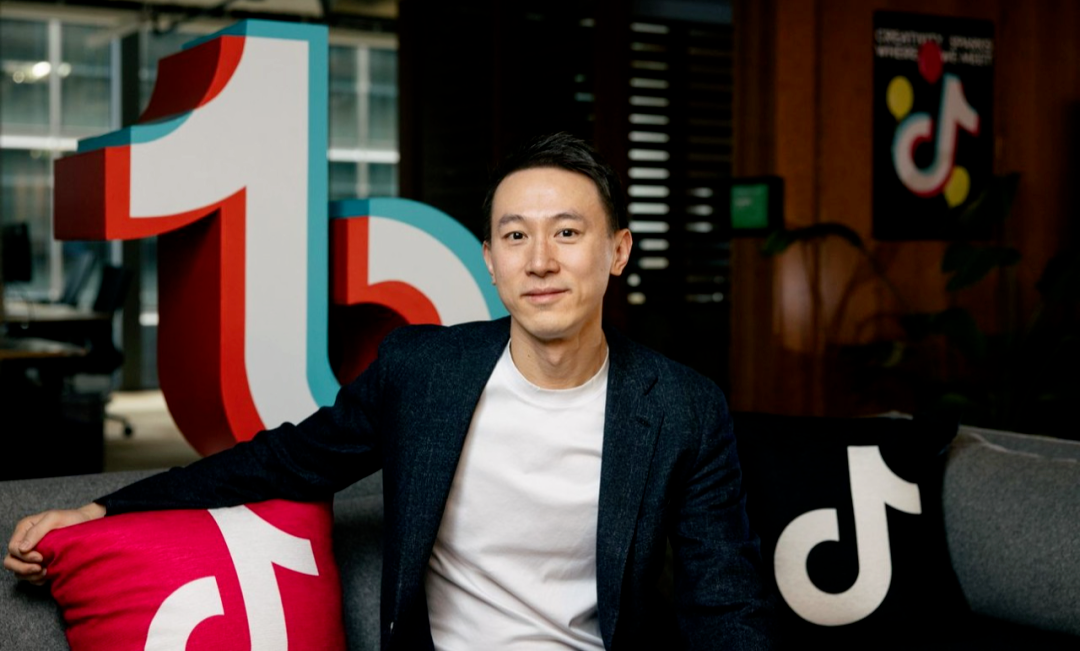 舌战美国国会，年薪7亿住豪宅：爆红的抖音海外CEO，背后的女人不简单…__凤凰网