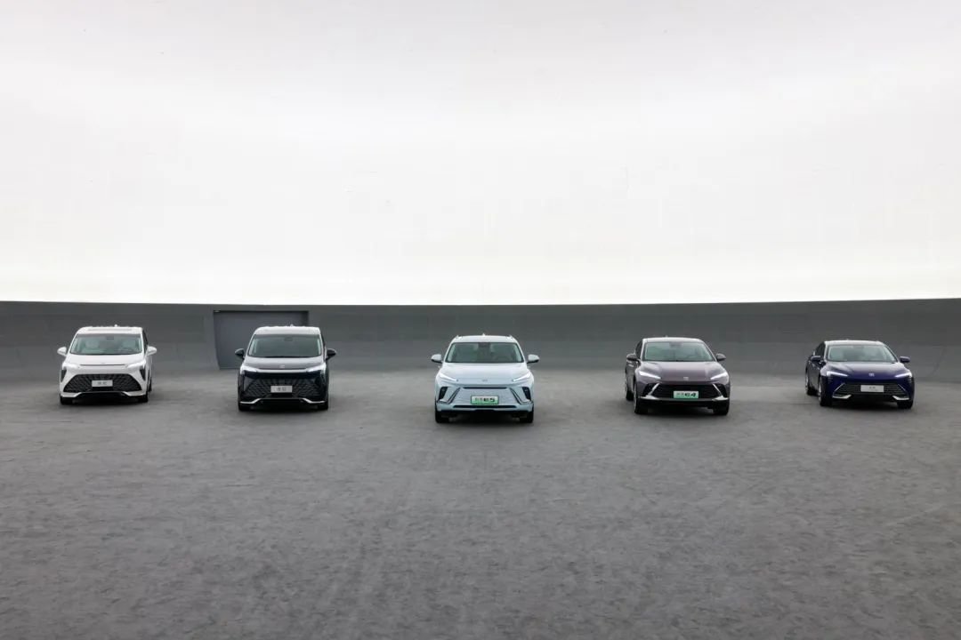 专访丨别克焕新一周年：E5销量走俏，销售渠道重塑，三年推5款新车_凤凰网汽车_凤凰网