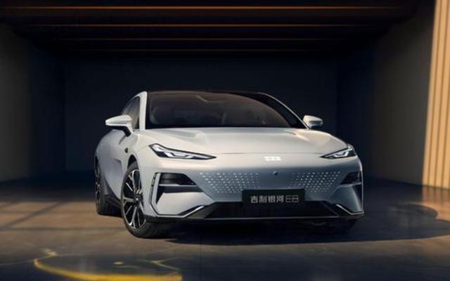 对标汉EV！银河E8实车图曝光，定价多少合适？_凤凰网汽车_凤凰网