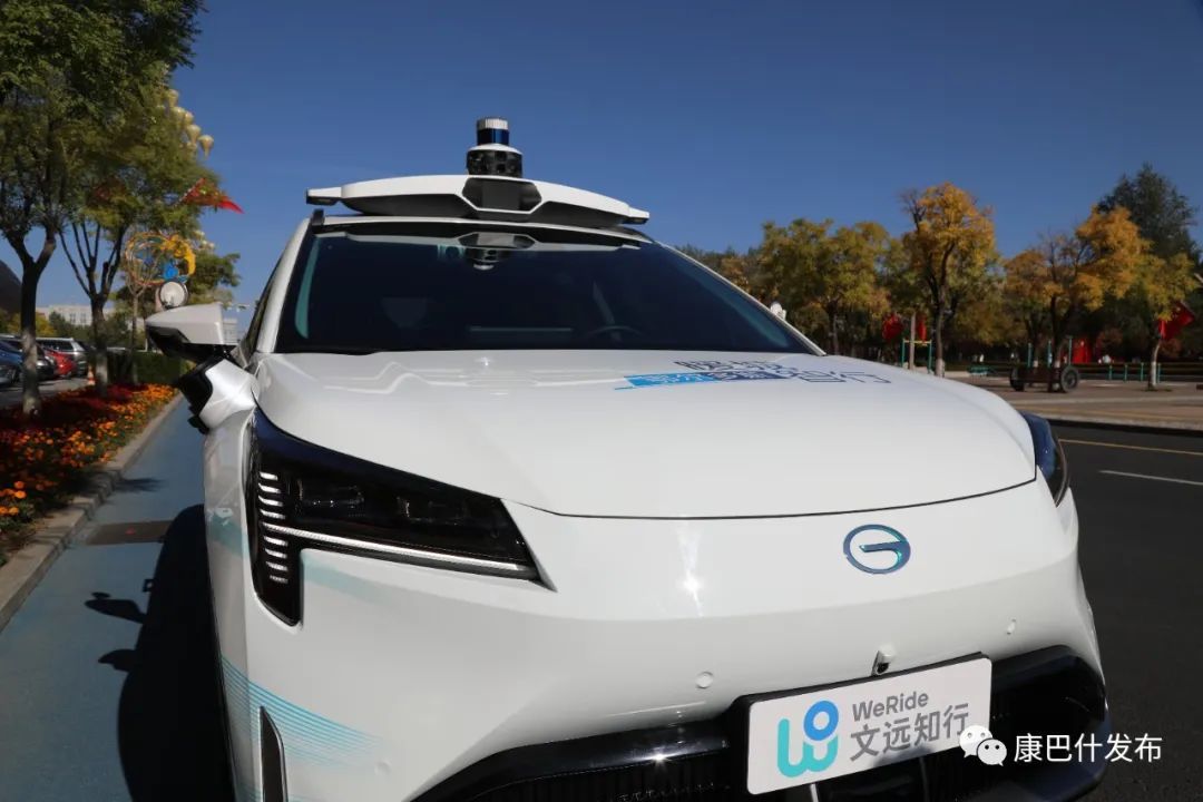 无人驾驶出租车亮相康巴什_凤凰网