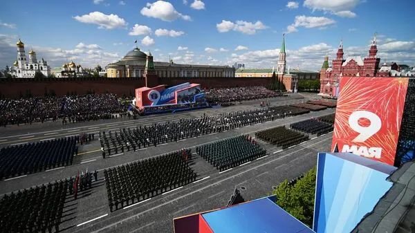 俄罗斯红场阅兵 出现了两件新装备_凤凰网