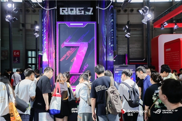 电竞玩家的梦想！CJ2023 ROG7系列展区引发打卡热潮_凤凰网