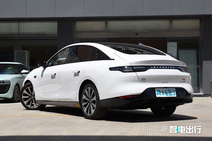 零跑C01增程版实拍曝光！下月发布 预计13万起售_凤凰网汽车_凤凰网