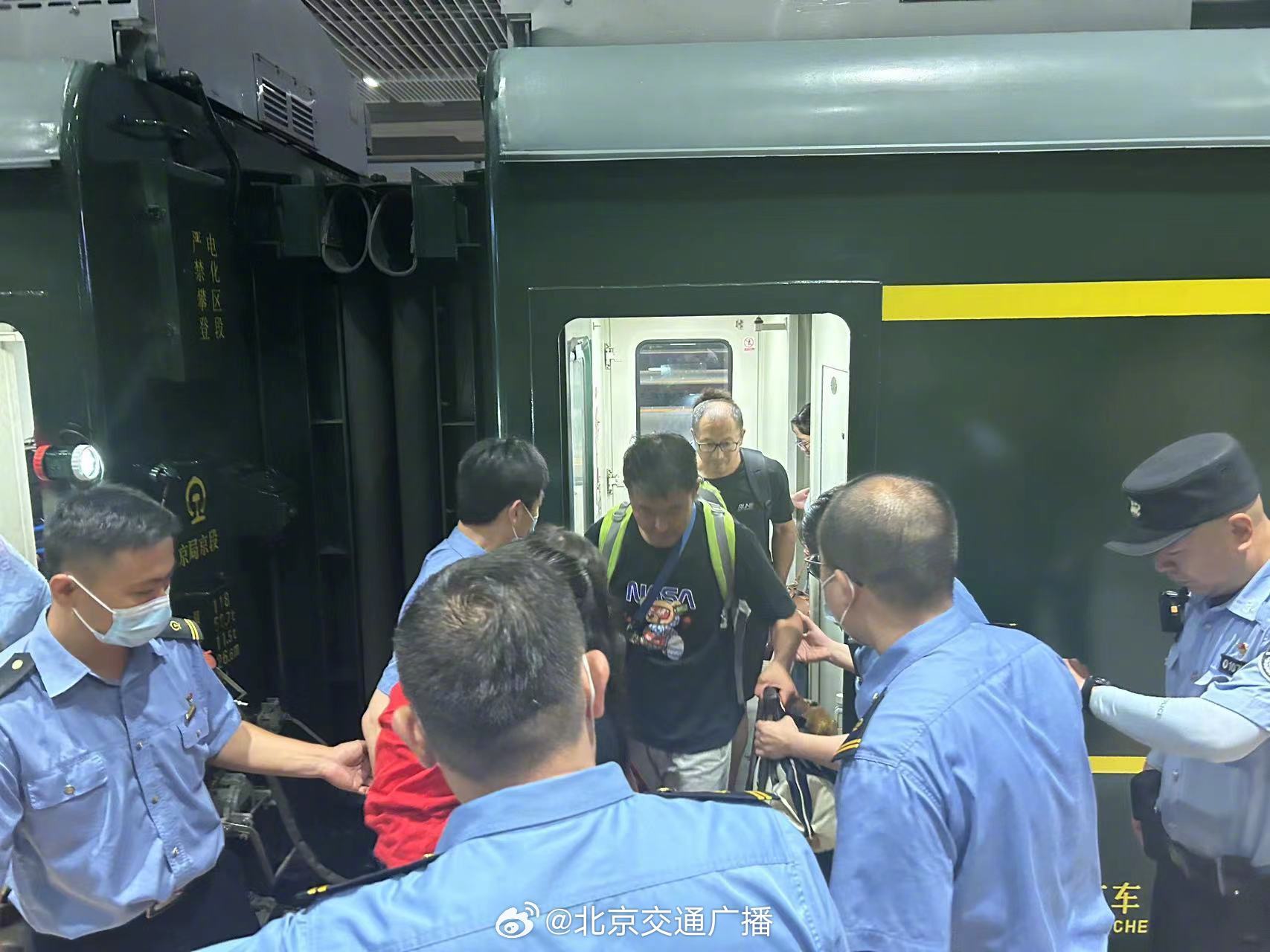 被困2天2夜的K396乘客陆续脱困，丰沙线紧急抢通中_凤凰网