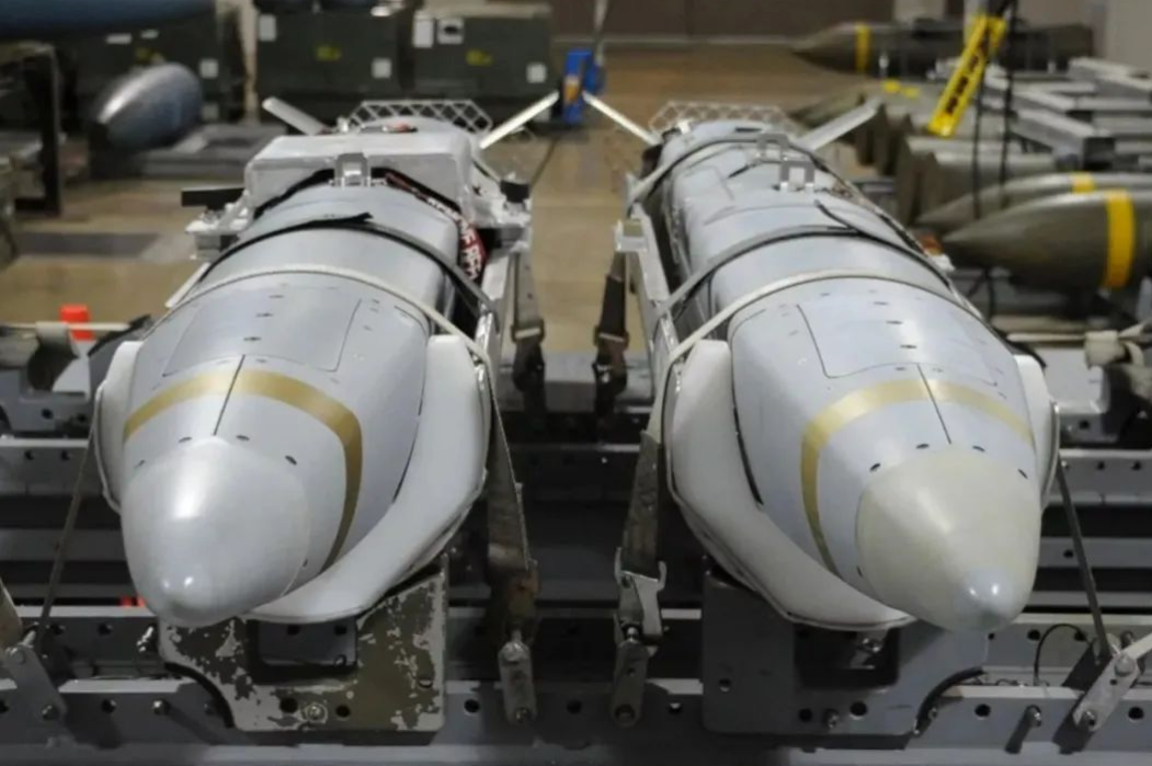 俄乌互射空射诱饵弹，无形战场迎来新作战利器_凤凰网