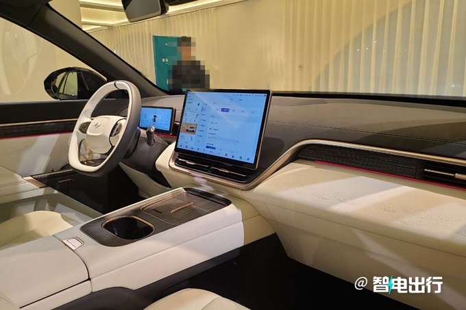奕派008内饰实拍！销售：平替理想L8，16万来一辆？_凤凰网