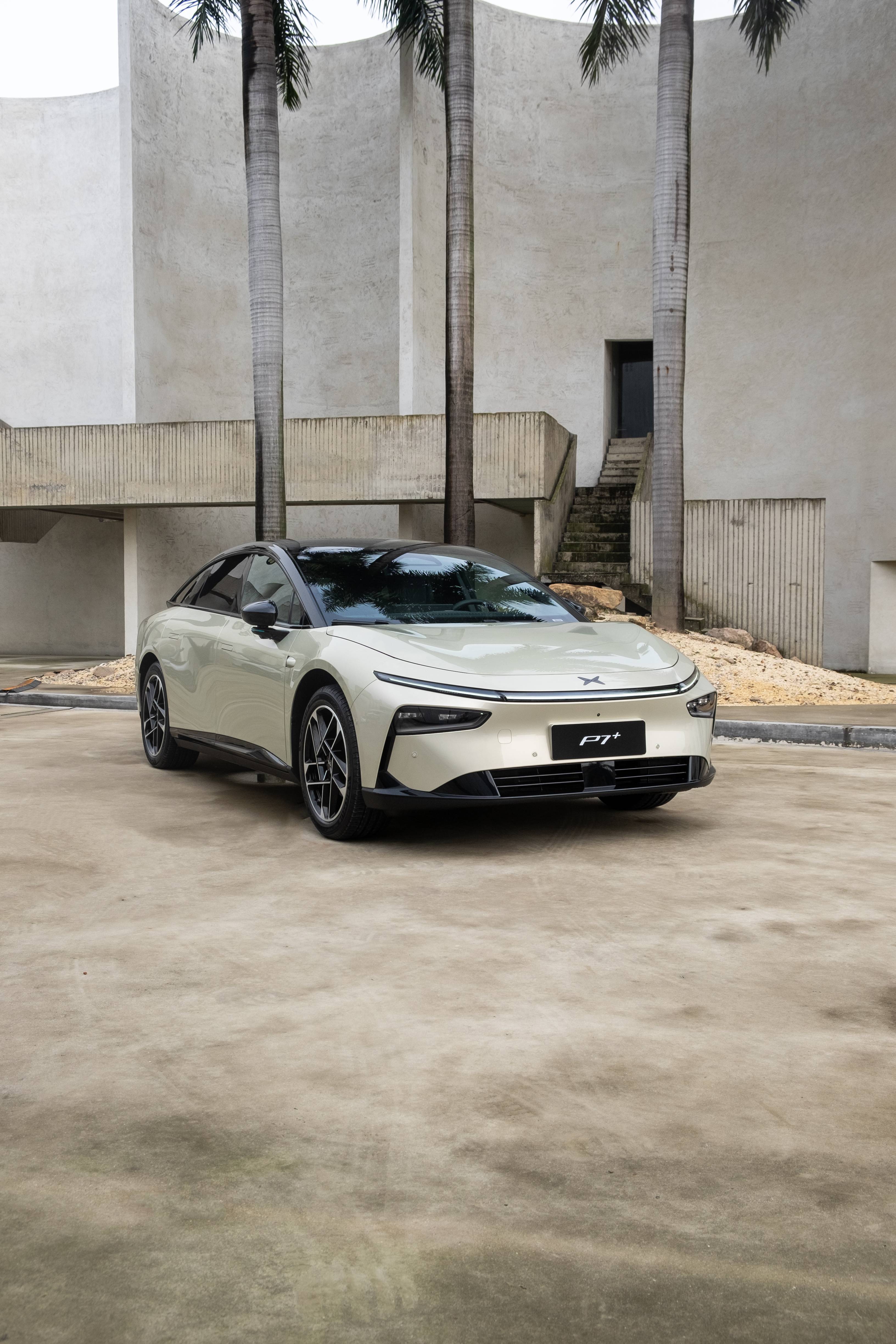 小鹏 P7+抢先看！后排充满惊喜，30 万以内最大空间_凤凰网