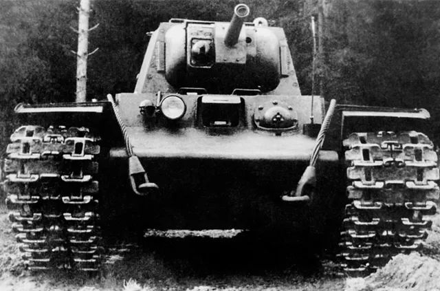 二战苏联的重型喷火坦克：KV-8和KV-8S_凤凰网历史_凤凰网