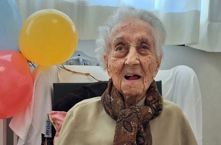 117岁！全球最年长老人睡梦中离世：热爱上网“冲浪”，曾称所期是“死亡”_凤凰网