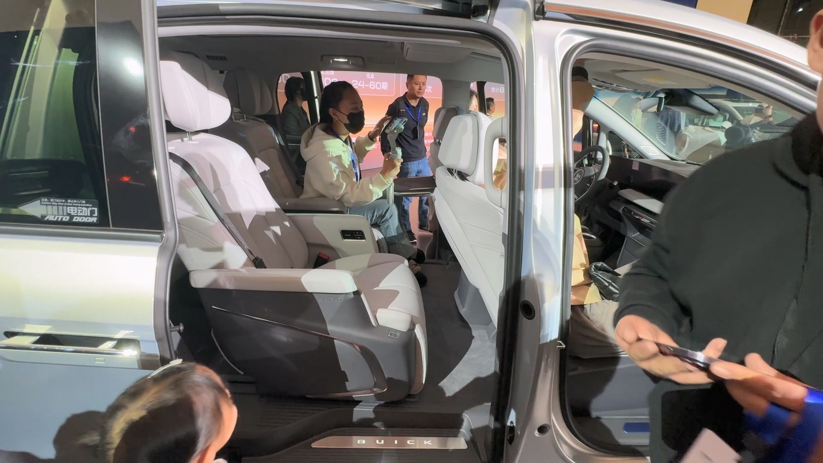 新车看点 | 不到27万元起售，别克全新GL8陆尊上市_凤凰网资讯_凤凰网