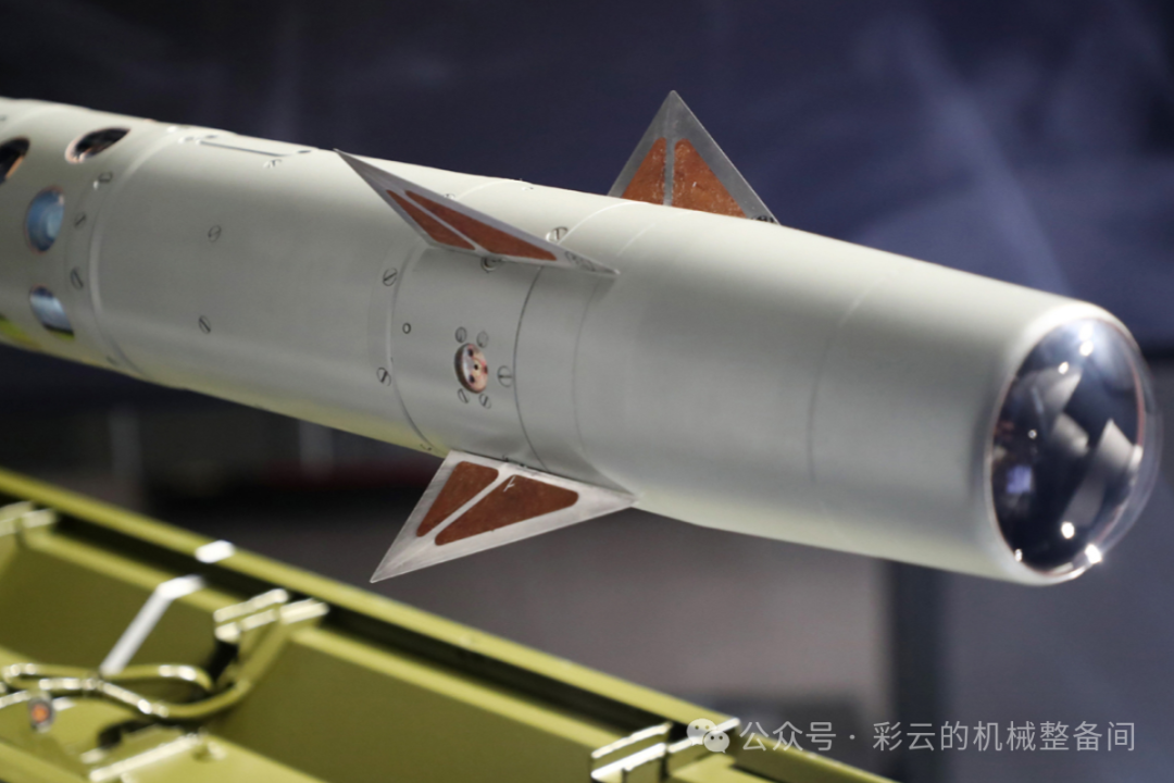 完善版“大号单兵弹”——极简介绍战雷神器，俄乌战场还在用的9K35“箭-10”地空导弹_凤凰网