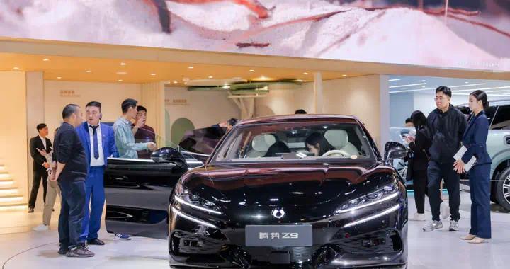 颠覆BBA传统豪华格局！腾势Z9凭什么完胜“56E”？_凤凰网