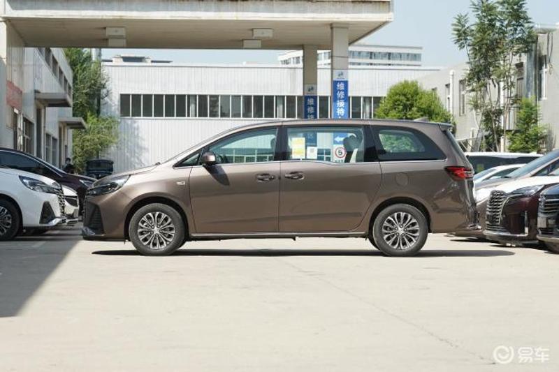 别克GL8陆上公务舱钜惠延期 限时19.79万起/舒适型限量888台_凤凰网汽车_凤凰网