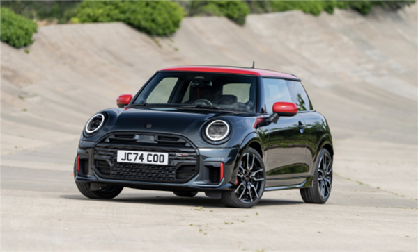 进口燃油小钢炮！全新MINI COOPER家族正式上市：限时20.88万起_凤凰网