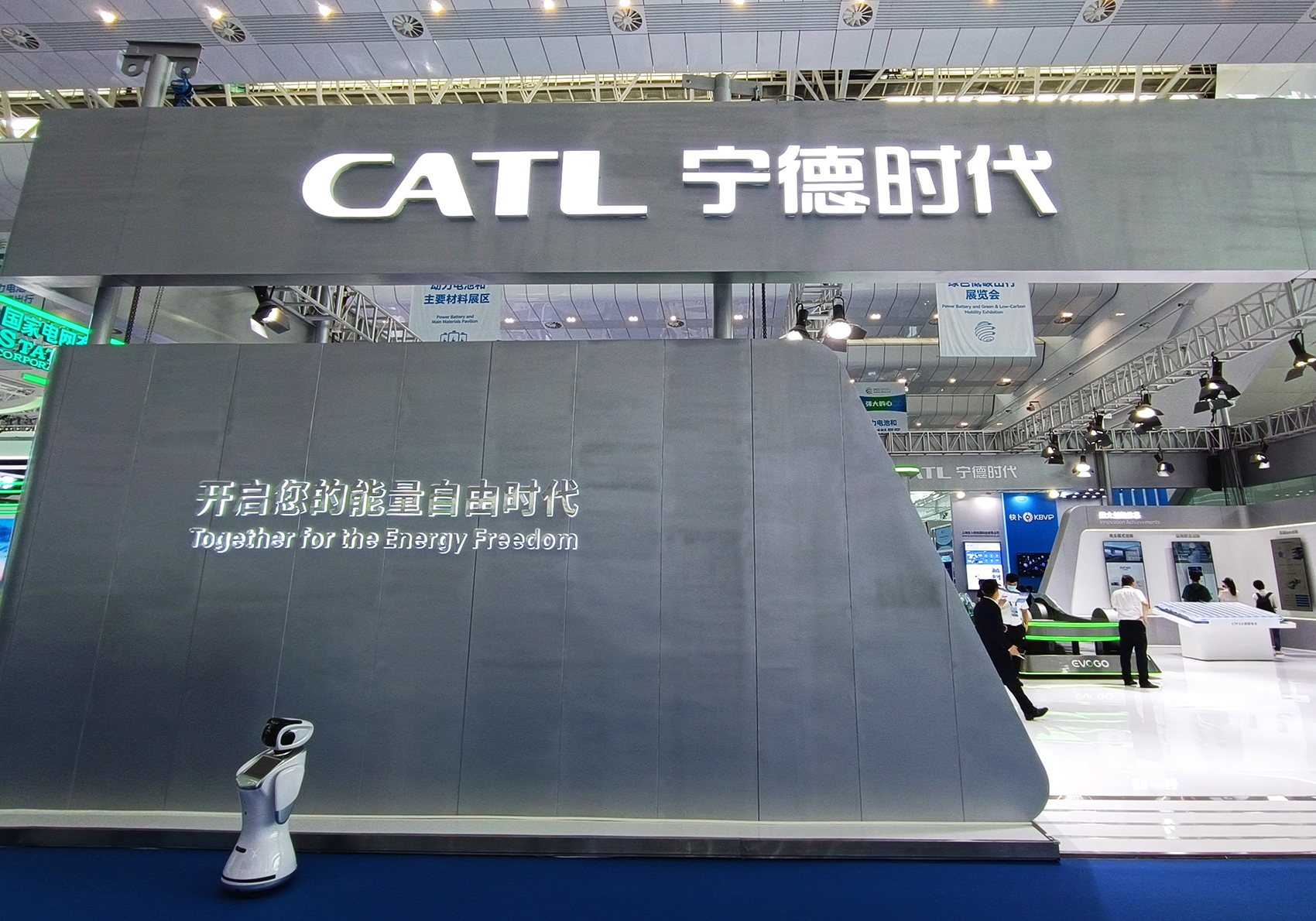 宁德时代：2名实控人解除一致行动关系，实控人由曾毓群、李平变更为曾毓群_凤凰网