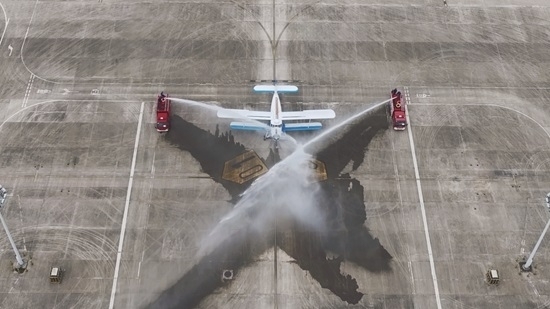 低空经济历史性时刻！FP-98“狮子座”大型无人机获TC后首次执行跨海支线物流运输任务_凤凰网