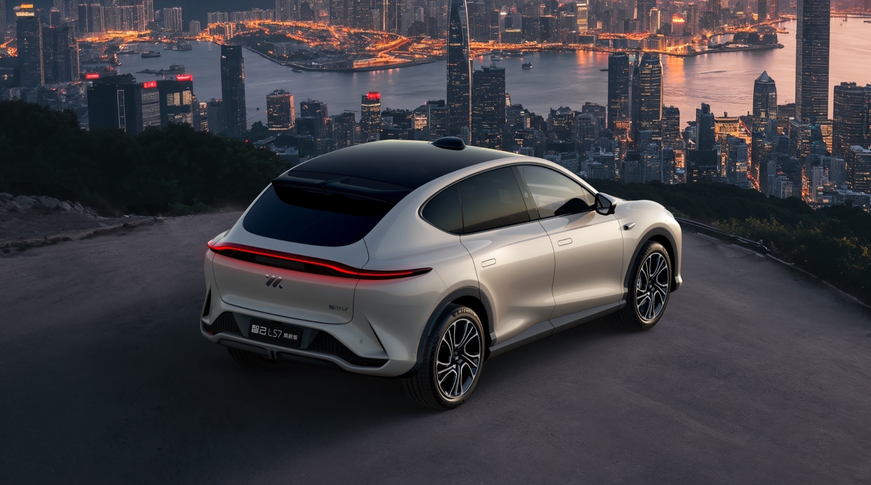 智己LS7焕新版上市 限时权益价32.99万元_凤凰网