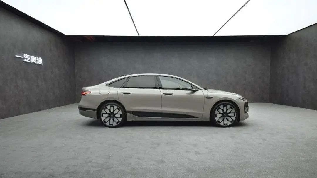 新奥迪 A6L e-tron 亮相，后面跟着 E5 Sportback 和三款大众概念车_凤凰网