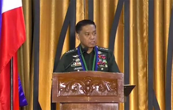 解放军围岛演习，菲律宾军方乱插嘴_凤凰网