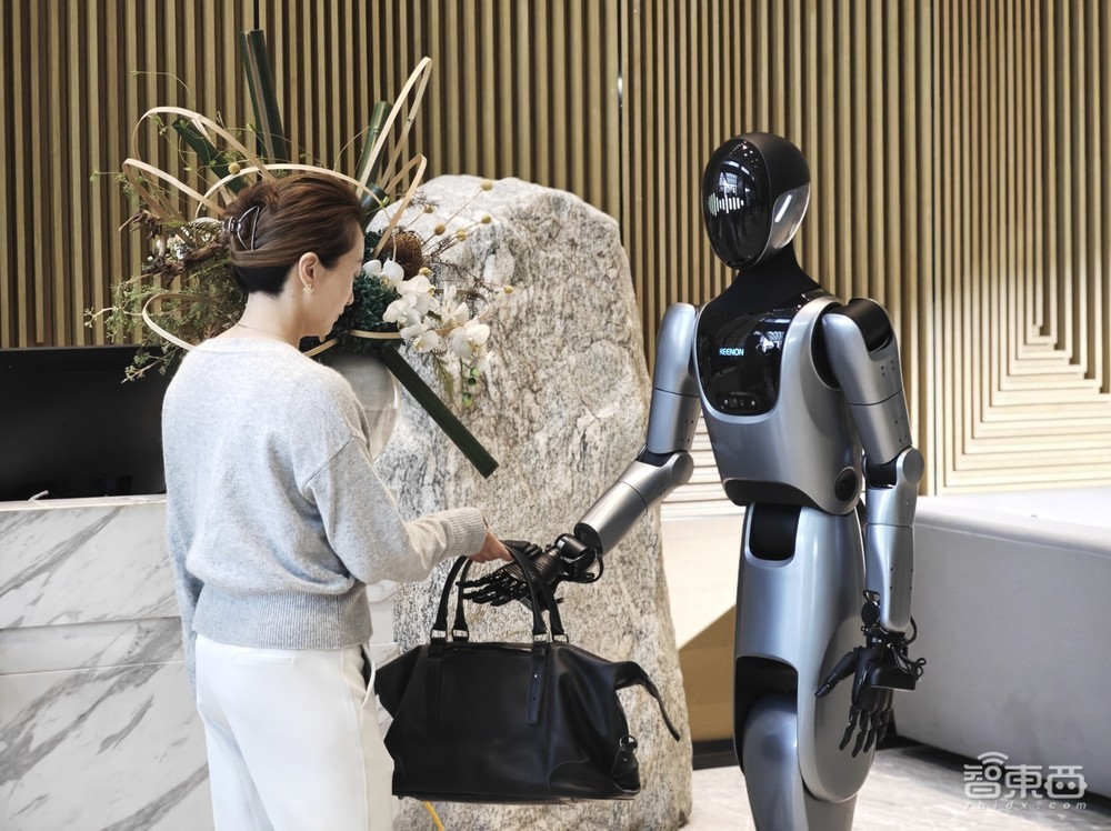 10万台服务机器人，15年海量场景数据，擎朗人形机器人撕开万亿新市场_凤凰网