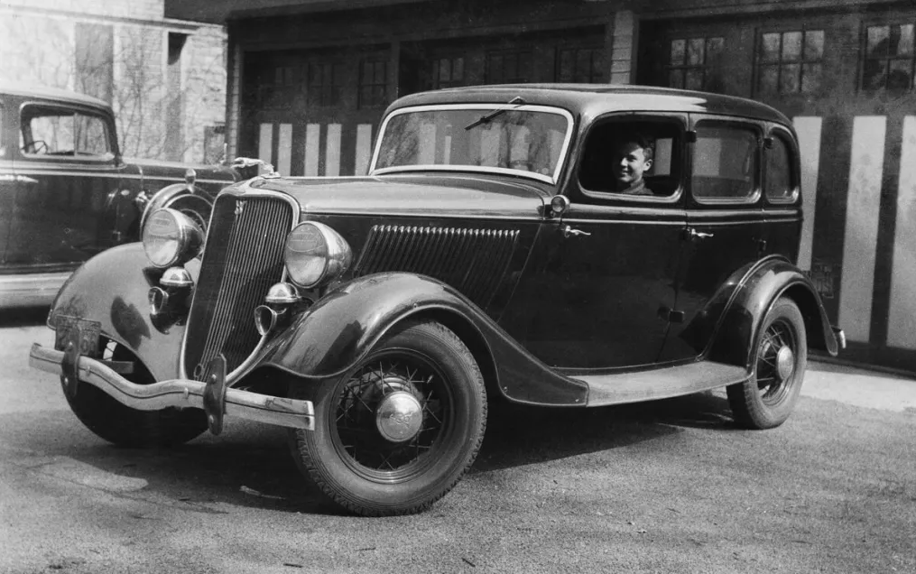 1930年代的穷人版V8，国民买菜车，是如何成为黑帮快乐车的？福特V8汽车极简介绍_凤凰网