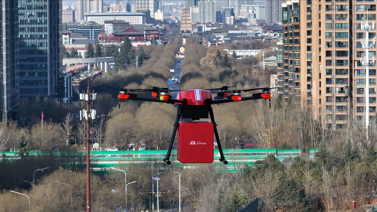 持续发力低空经济！京东物流发布新一代JDX20“京鹊”物流无人机_凤凰网商业_凤凰网