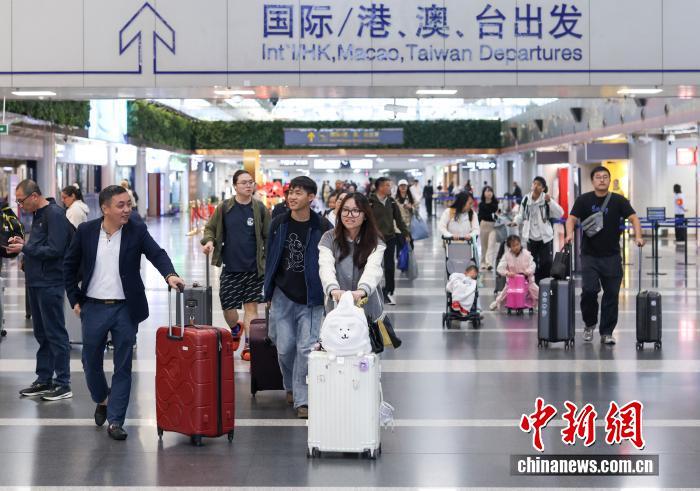 外媒关注国庆中秋假期：文旅消费提振经济，文化输出辐射全球_凤凰网资讯_凤凰网