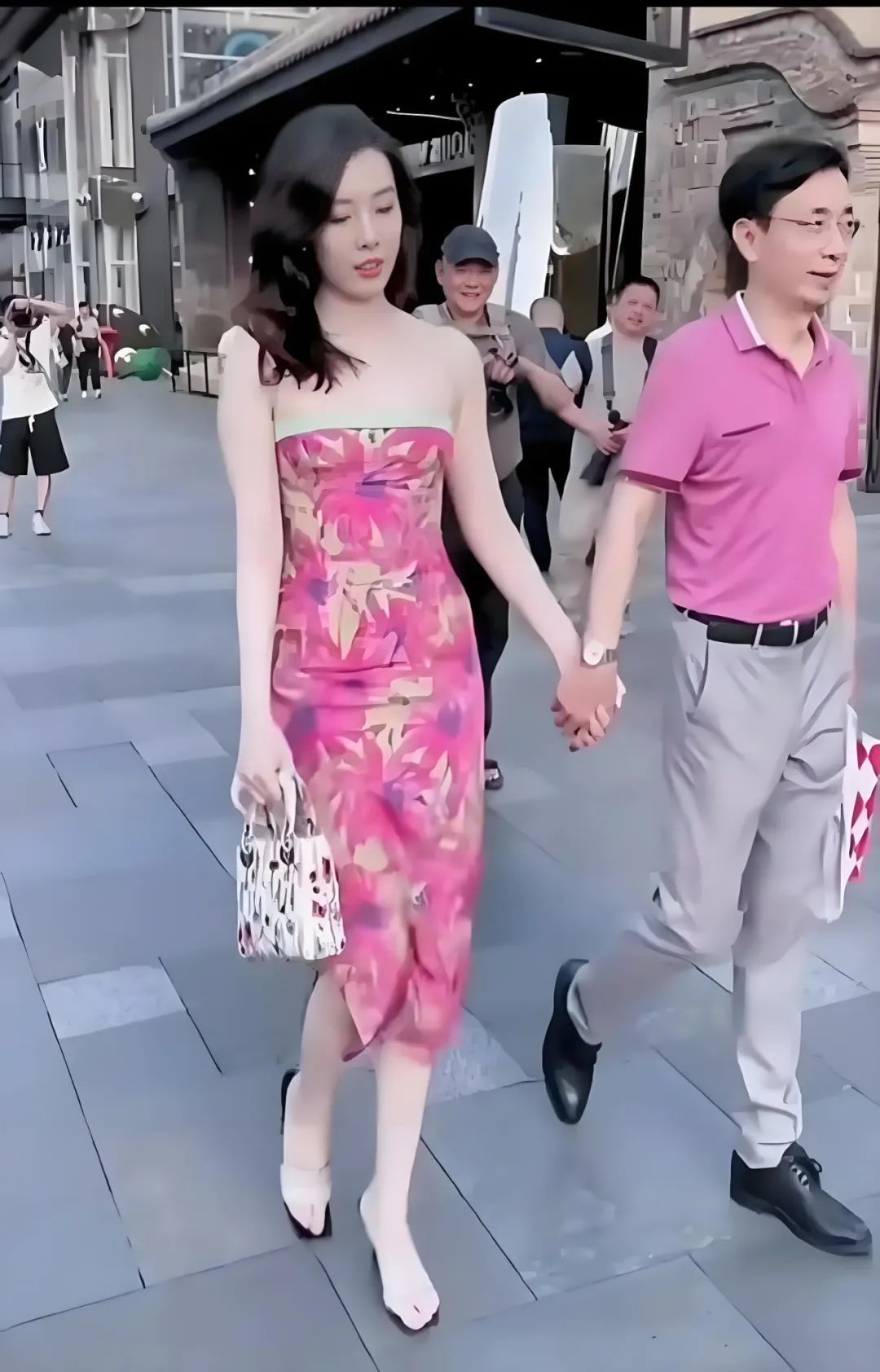 3个董小姐，3匹野马闹中华_凤凰网