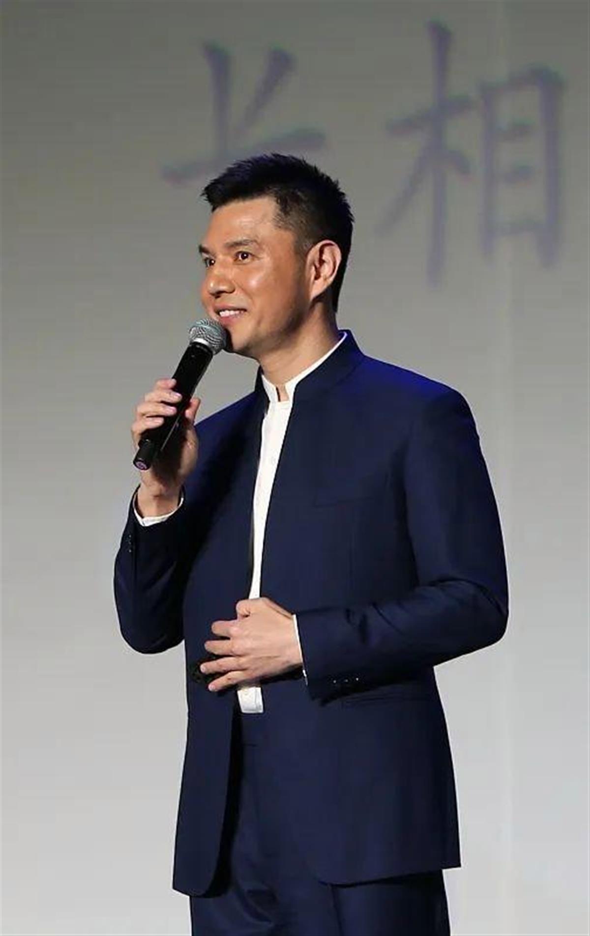 他从保安一路混到央视主持人？原央视主持人赵普首次回应_凤凰网资讯_凤凰网