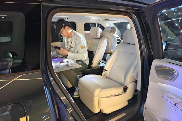 又一台“L9”！吉利银河L9谍照曝光，20万起售竞争深蓝S09？_凤凰网