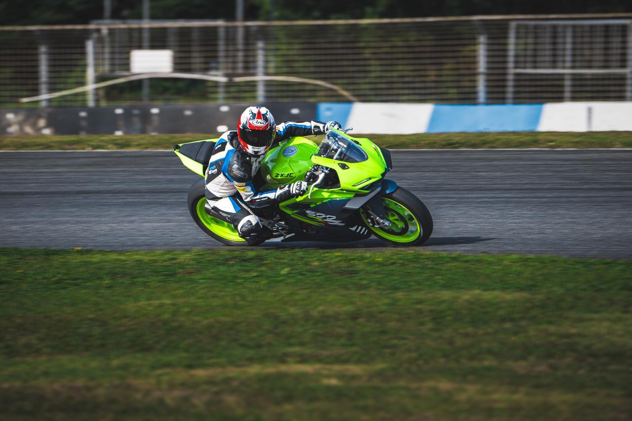 张雪机车500RR 全球首发：以赛道基因重新定义高性能机车_凤凰网区域_凤凰网