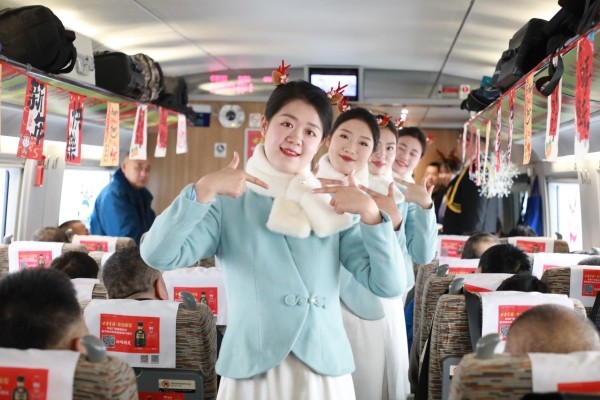 “雪娃号”品牌列车首发 龙江冰雪文化添“流动名片”_凤凰网