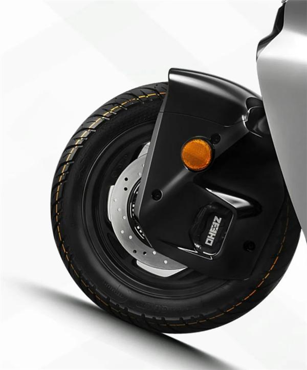 12699元起 极核高性能电摩AE7上市：行业首发四合一侧挂电机_凤凰网